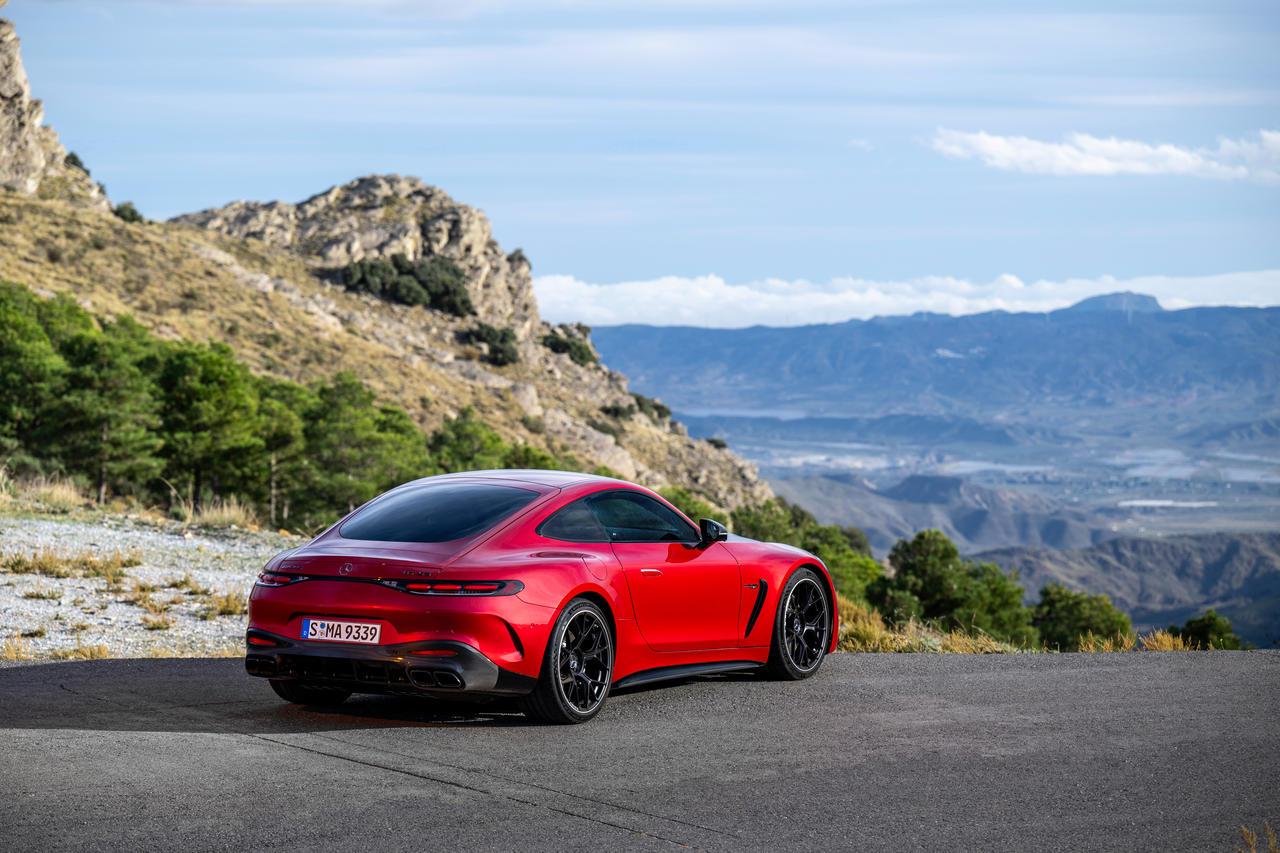 Photo 17 - Prix, fiche technique, essai : retrouvez notre avis sur la nouvelle Mercedes-AMG GT ...