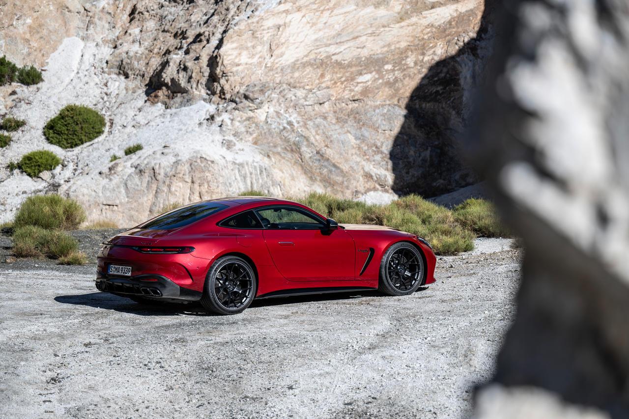 Photo 15 - Prix, fiche technique, essai : retrouvez notre avis sur la nouvelle Mercedes-AMG GT ...