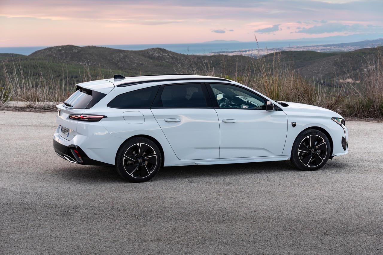 Essai Peugeot 308 SW électrique (2023) : du coffre et des watts Essai Peugeot 308 SW électrique (2023) : du coffre et des watts