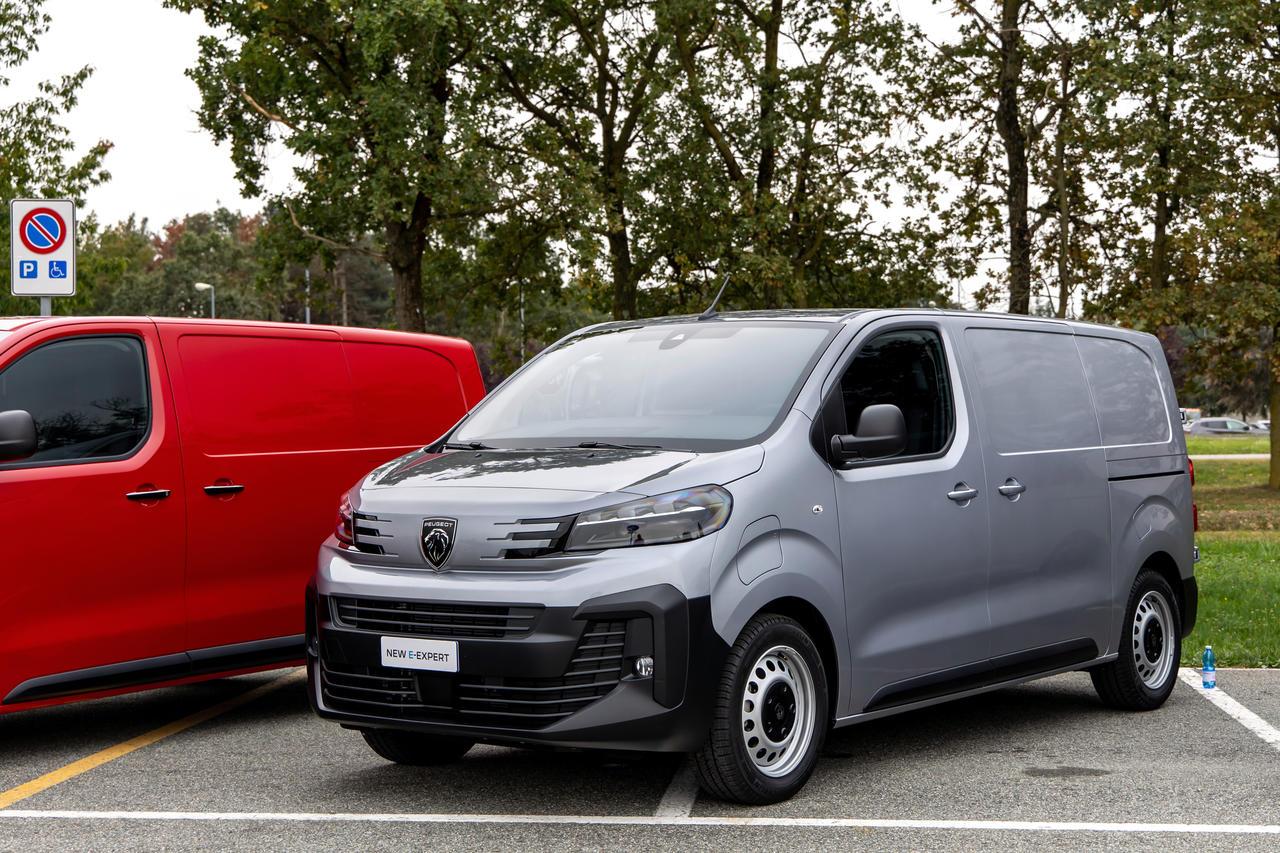 Photo 7 - La version restylée de l'Expert dispose du même regard mais ...