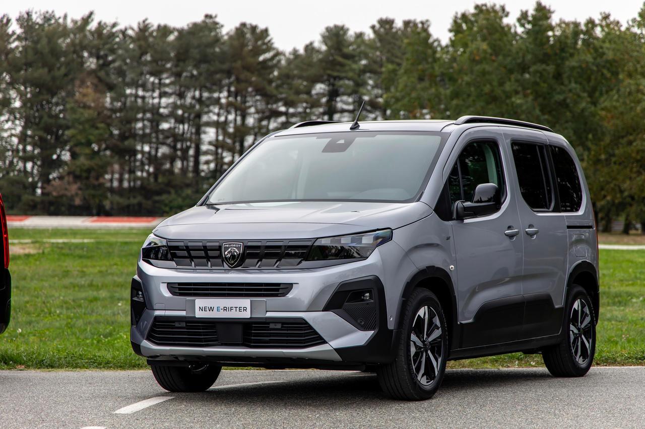 Photo 4 - peugeot e-rifter restylé 2024 - Un restylage très visible ...