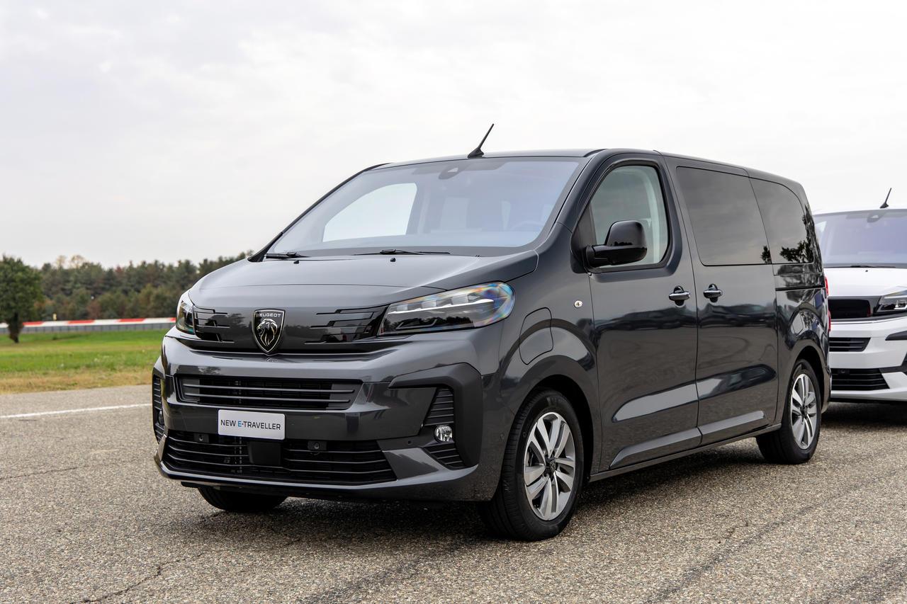Diaporama et photos - Peugeot e-Traveller restylé (2024). Le minivan ...
