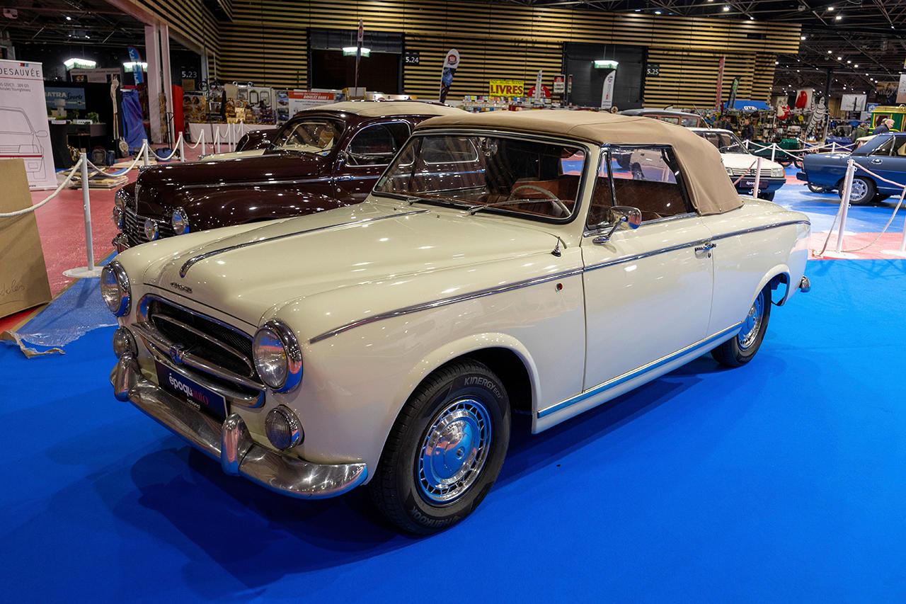 Photo 12 - Peugeot 403 Cabriolet (1960) - Salon Epoqu’Auto 2023. L ...