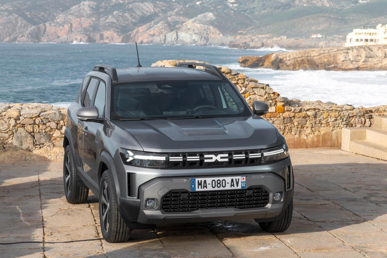 Photo 4 - dacia duster 3 journey gris 2024 - Dacia vise les 2 000 ...