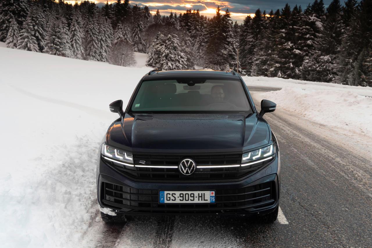 Essai Volkswagen Touareg R eHybrid (2023) : mi-hybride, mi-sportif