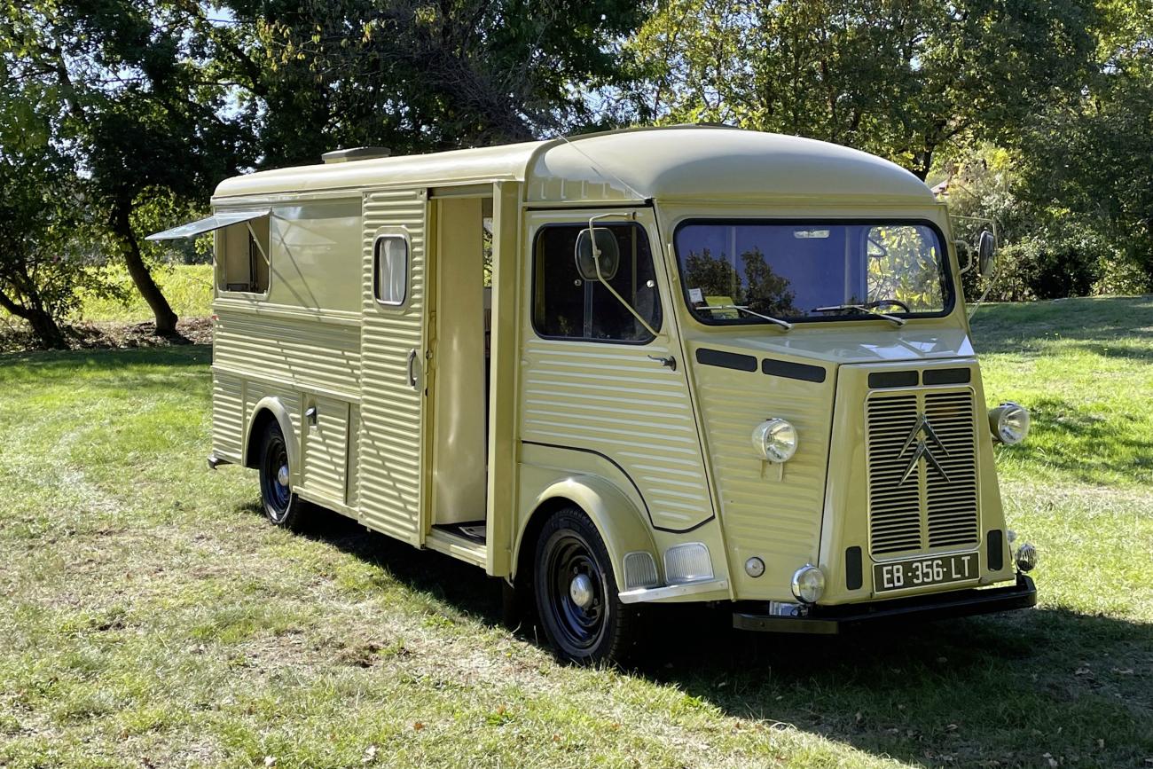 Osez la vanlife avec ce Citroën HY camping-car de 1966