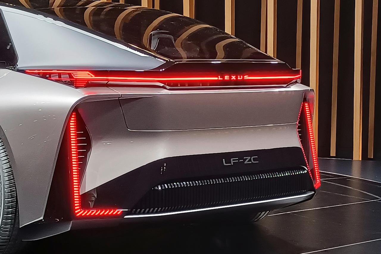 Lexus LF-ZC (2026). A bord de la berline électrique aux plate-forme et ...