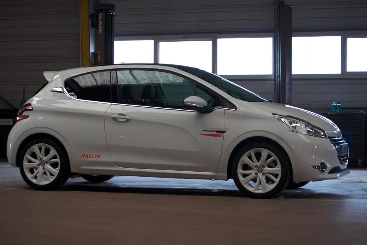 Photo 11 - En 2012, une Peugeot 208 GTi Rallye fut réalisée en France ...