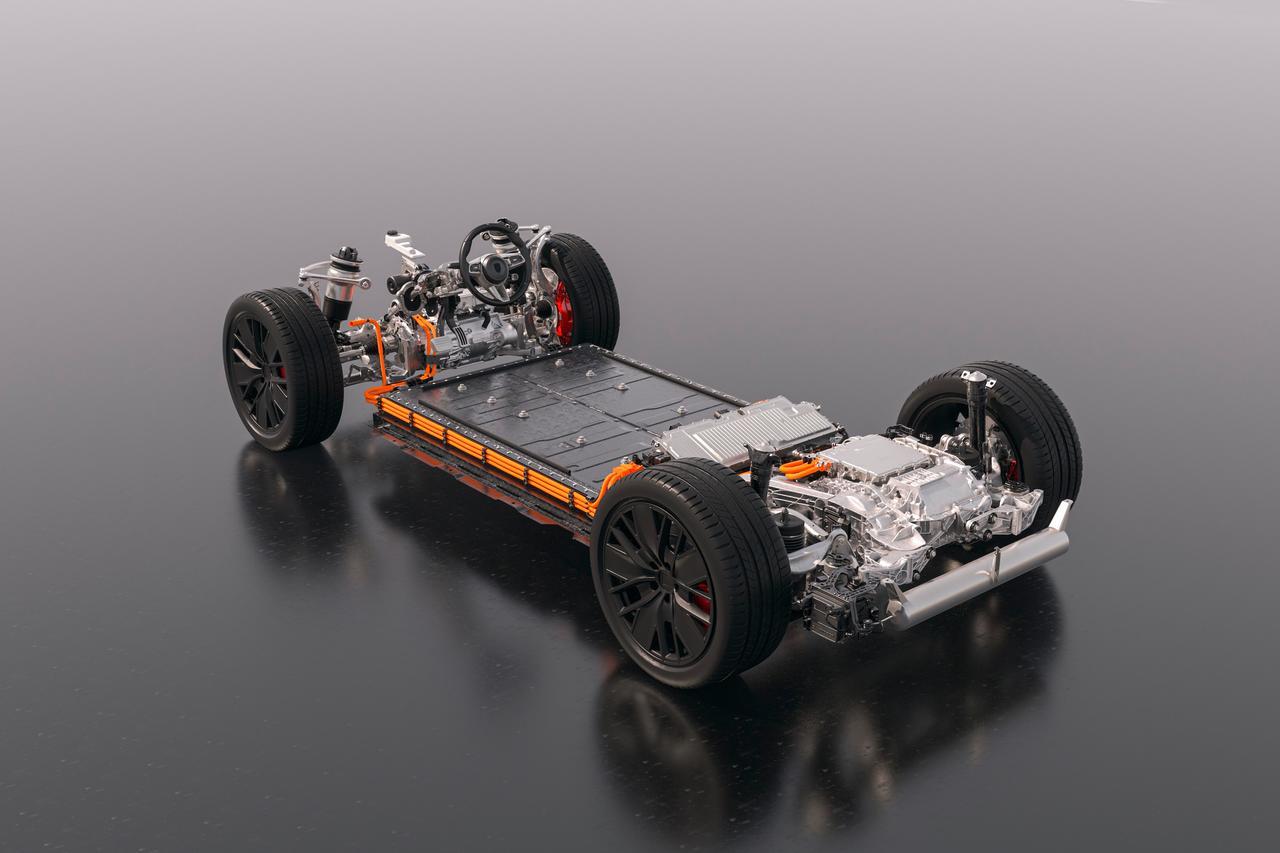 Porsche Macan (2024). Premiers tours sur circuit à bord du SUV 100 % électrique