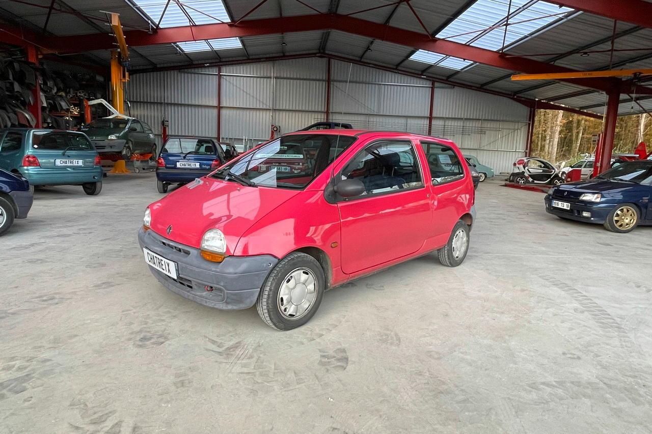 Diaporama et photos - Un homme, une collection. De rares Renault Twingo ...