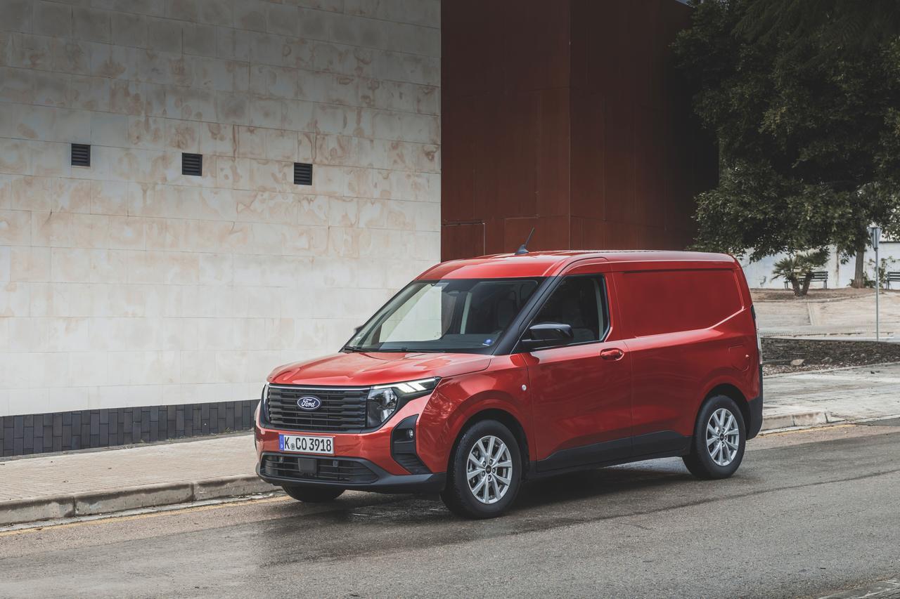 Photo 5 - Ford Transit Courier 2024 - Ford Transit Courier (2024). La ...