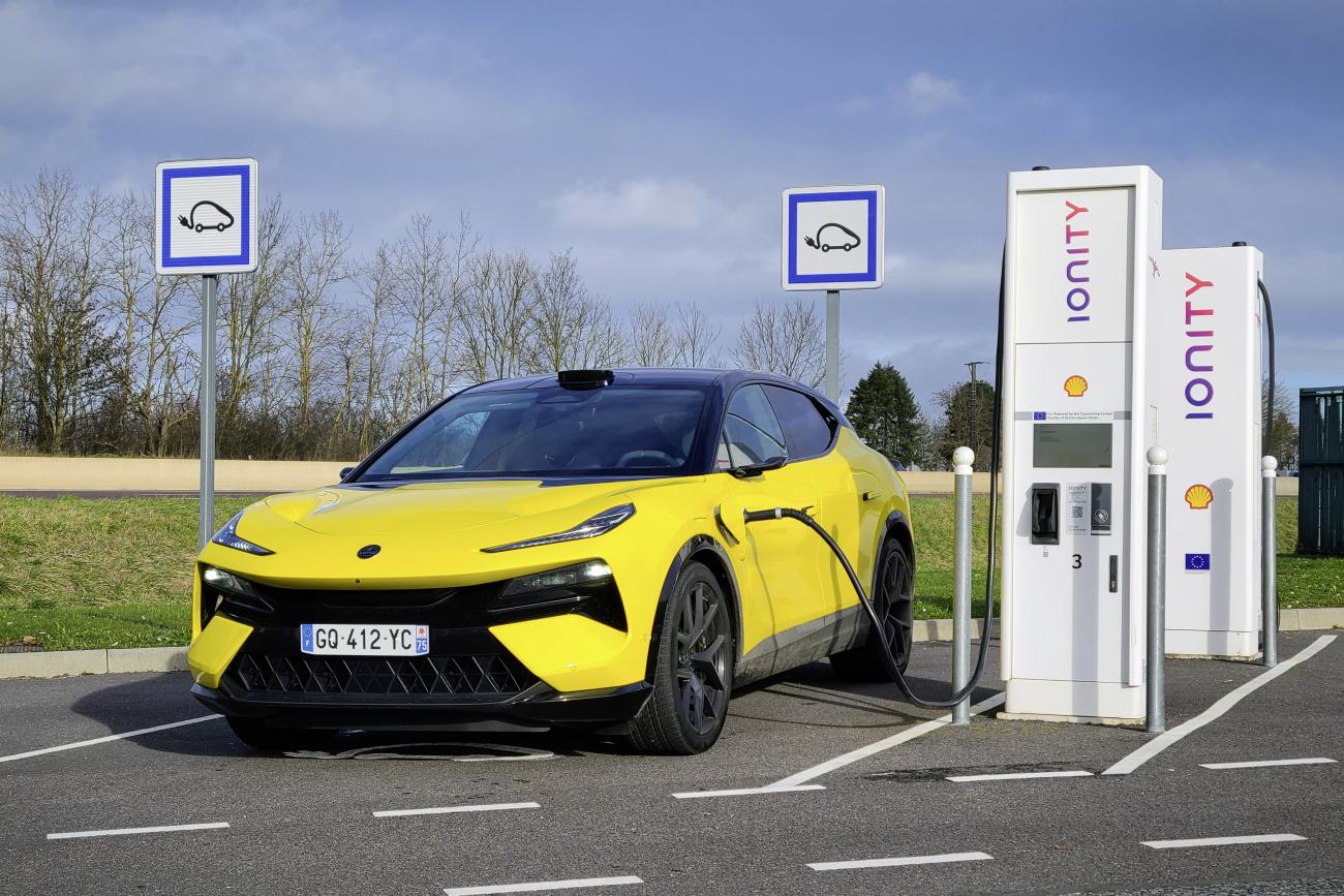 Lotus Eletre (2024) : cette qualité qui démode les autres SUV ...