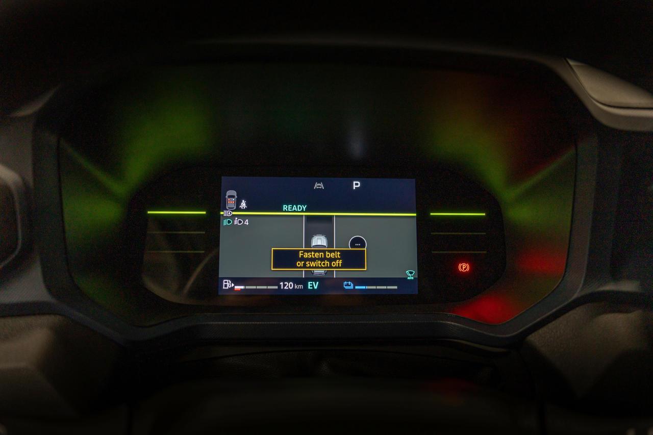 Diaporama et photos - Dacia Duster 3 vs Peugeot 2008. Le roi lion bientôt détrôné par le SUV ...