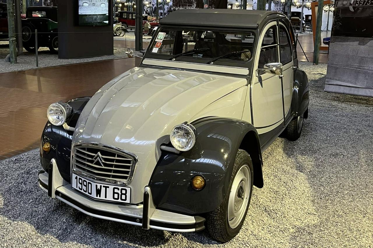 La dernière Citroën 2CV exposée au Musée national de l'Automobile à ...