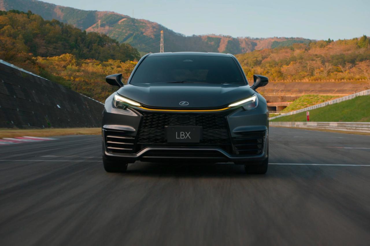 Photo 6 - Les détails jaunes sont une touche personnelle d'Akio Toyoda. - Lexus LBX Morizo RR ...