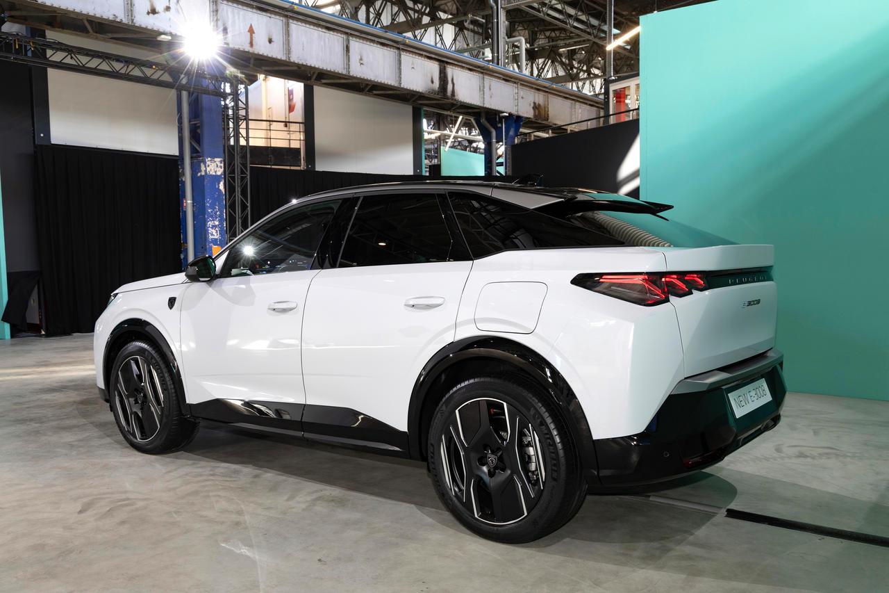 Photo 7 - L arrière de ce 3008 de troisième génération est massif. Il se caractérise notamment ...