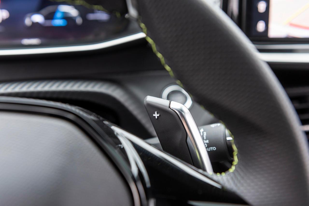 Photo 18 - palettes au volant 208 hybride - Essai comparatif : la ...