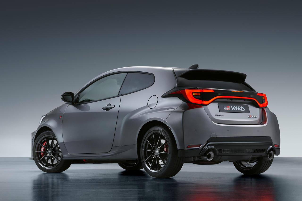 Photo 7 - La GR Yaris est désormais disponible avec une boîte manuelle ou automatique. - Prix ...