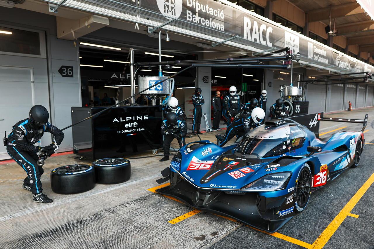 Photo 12 - Alpine A424 arrêt aux stands - Alpine. La F1 et l’hypercar d ...