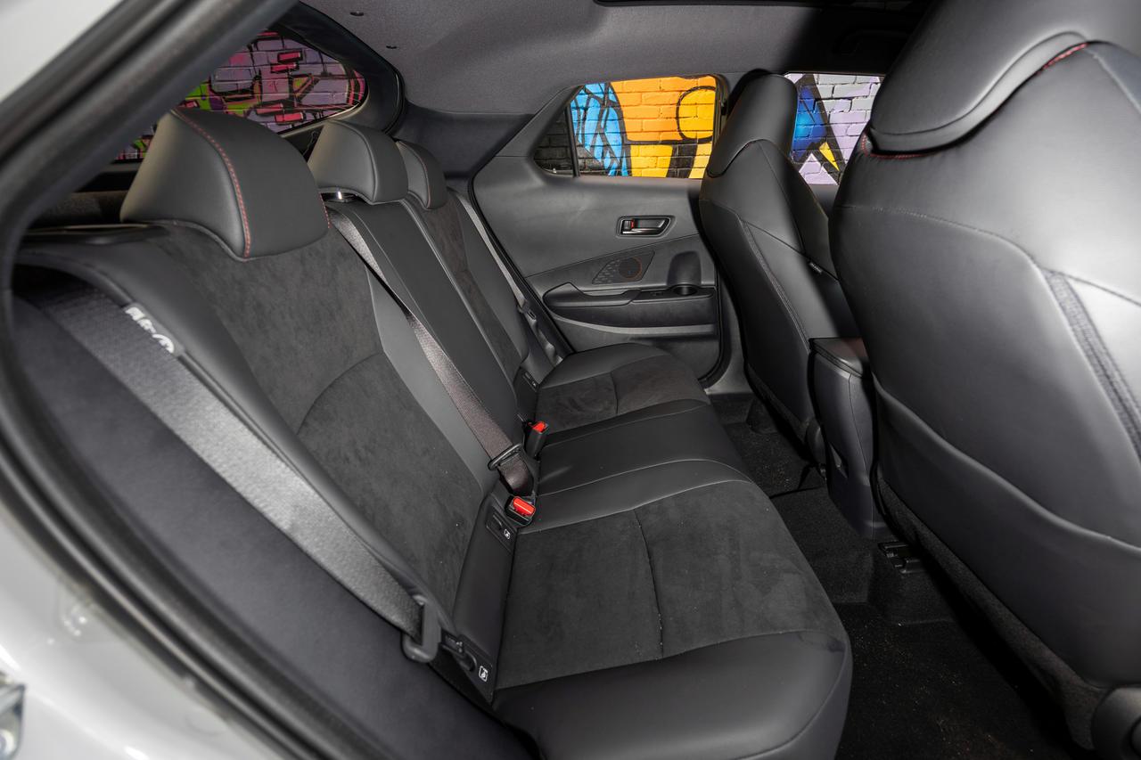 Photo 20 - toyota chr 2024 places arriere - Essai Toyota C-HR 200 GR Sport (2024) : l’hybride GTI