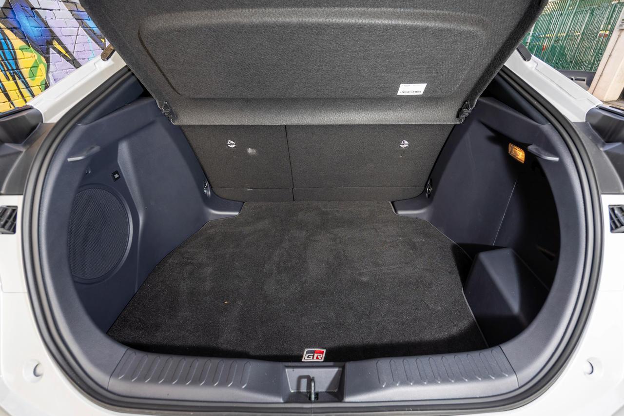 Diaporama et photos - Essai Toyota C-HR 200 GR Sport (2024) : l’hybride GTI ? | L'Argus