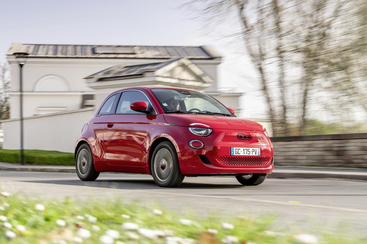 Photo 28 - Fiat 500e rouge - Les 30 modèles électriques neufs les plus vendus en 2023