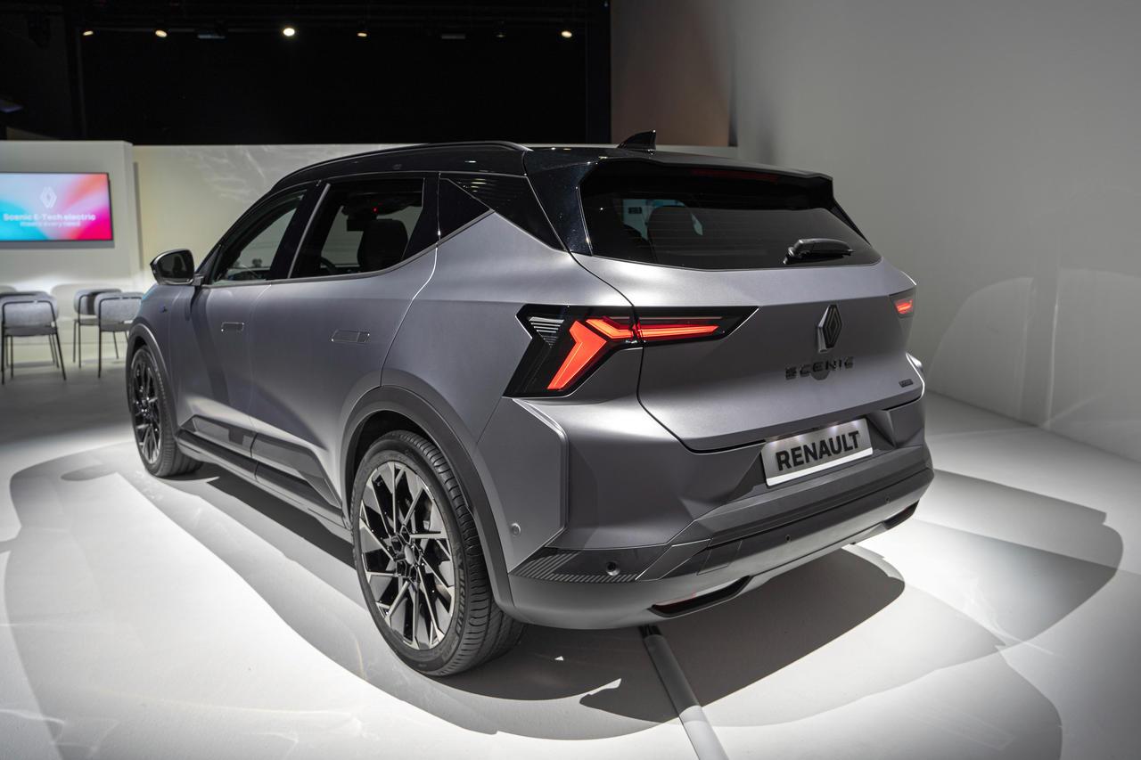Photo 19 - Vue arrière renault scénic esprit alpine électrique 2024 ...