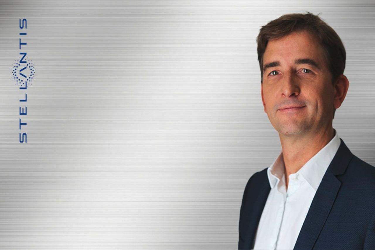 Photo - vincent rolinet directeur general opel france - Stellantis. Igor Dumas passe les rênes d ...