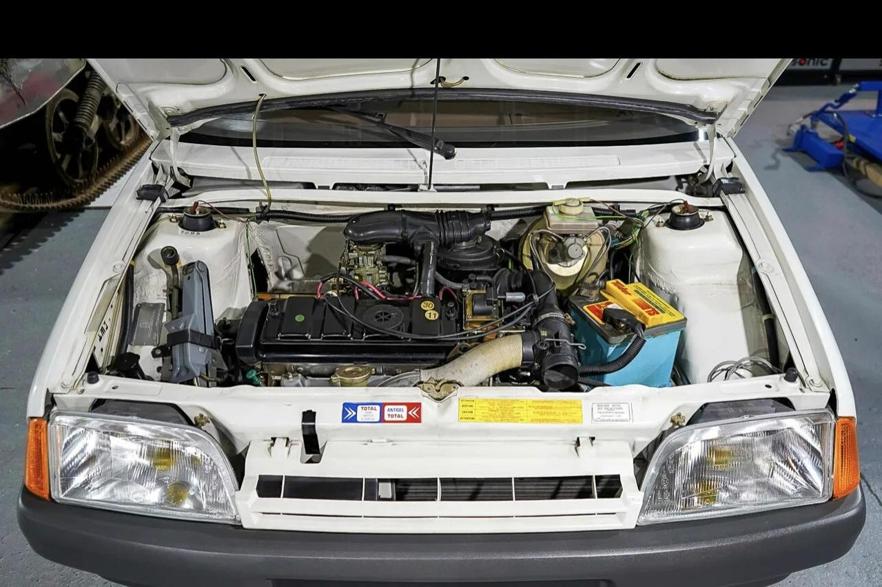 Diaporama et photos - Cette Citroën AX affiche seulement 51 km au ...