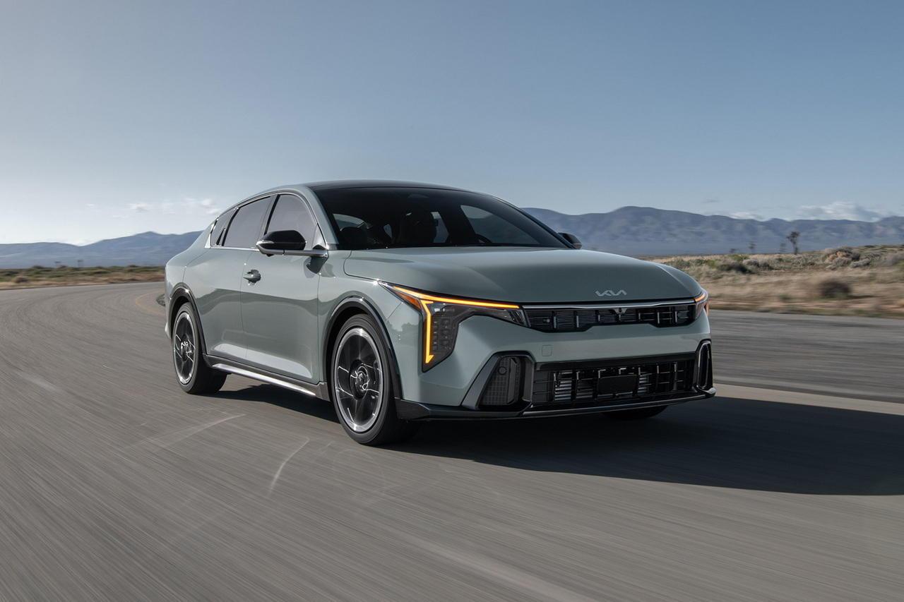 Kia donne un aperçu de la future Ceed en présentant sa nouvelle berline K4