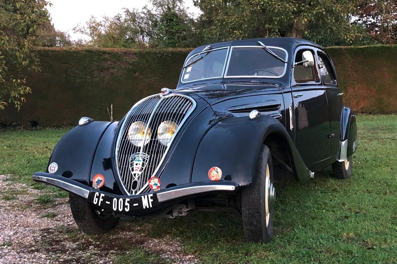 Photo 11 - Cette Peugeot 402 Légère est estimée à moins de 15 000 ...