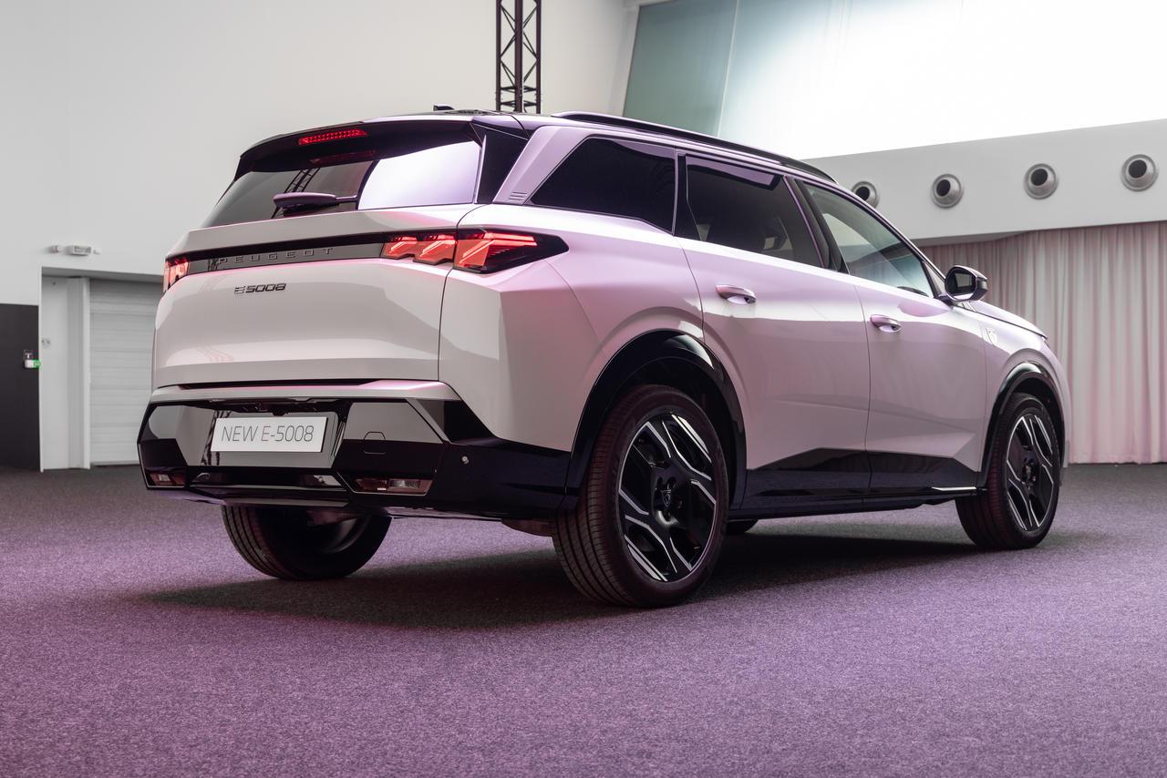 Photo 6 - Peugeot 5008 (2024). Notre avis sur le nouveau SUV électrique et hybride à 7 places