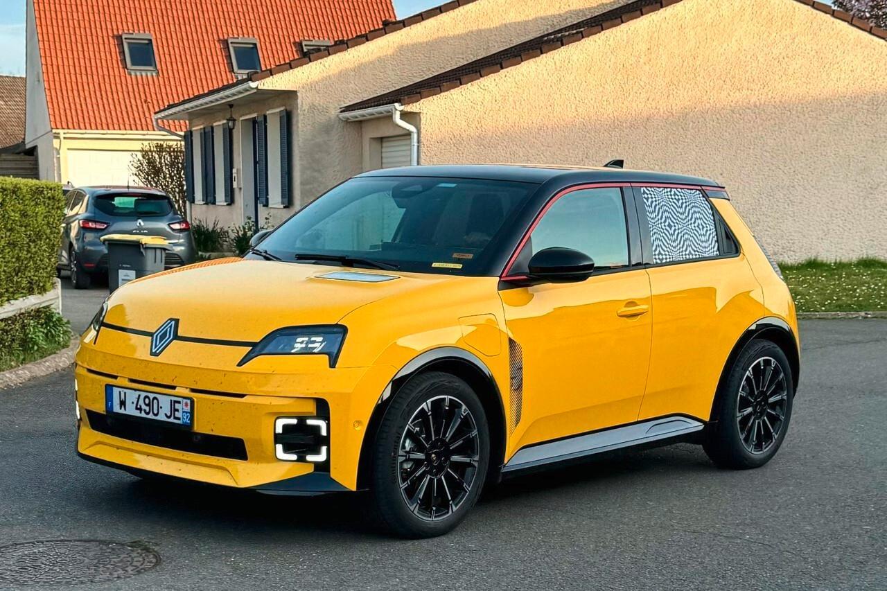 Renault 5 E-Tech (2024). La citadine électrique déjà dans la rue