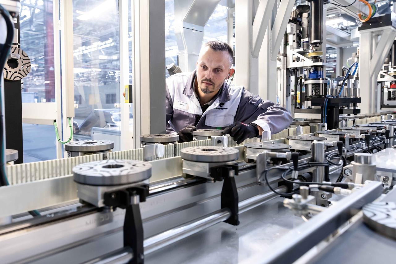 Stellantis. Jusqu’à 1 million de moteurs électriques par an pour l ...