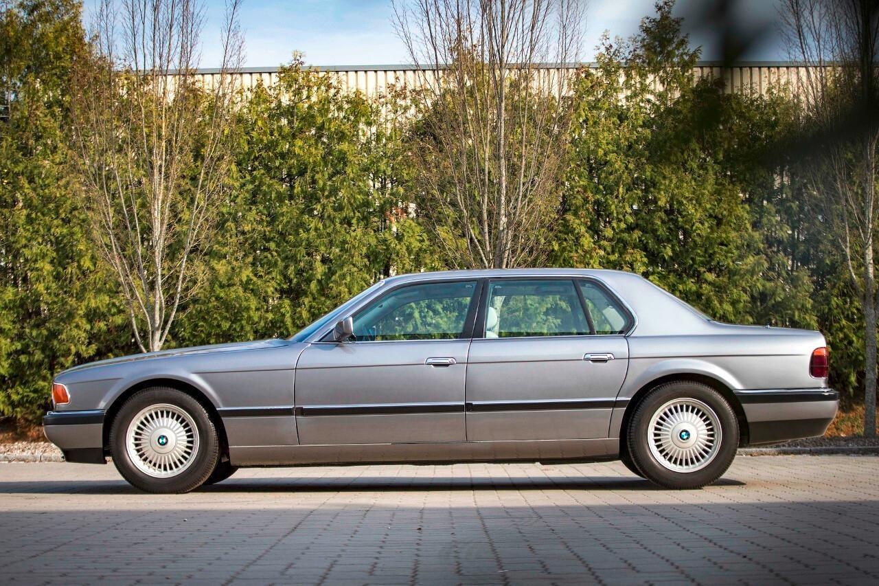 Photo 2 - Le prototype est basé sur une 750iL. - BMW Série 7 (1990). Un second prototype à ...