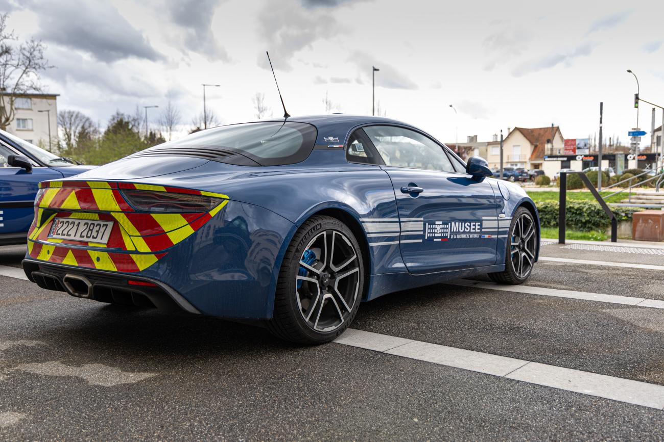 Photo 4 - Cette Alpine A110 Gendarmerie pas comme les autres reçoit des ...