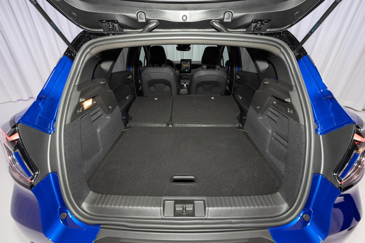 Photo 16 - Une fois la banquette arrière rabattue, la capacité culmine ...