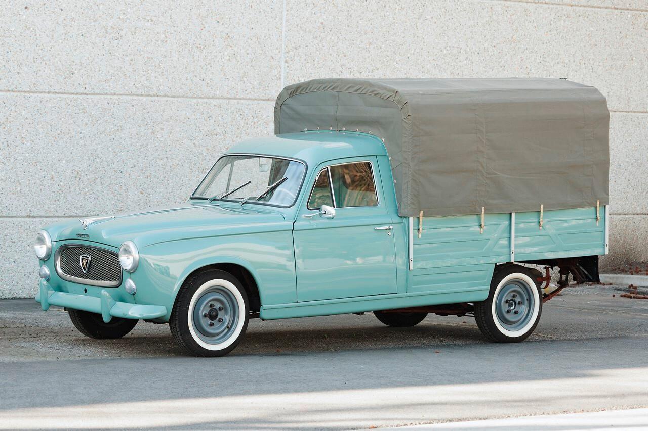 Photo 25 - Ce pick-up Peugeot 403 de 1959, officiellement appelé ...