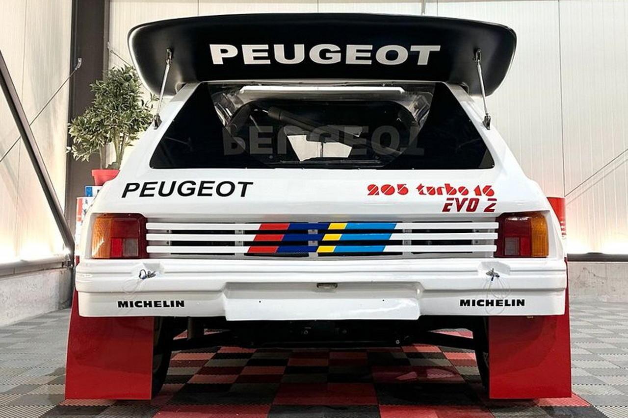 Une réplique (presque) parfaite de la Peugeot 205 T16 Evo 2