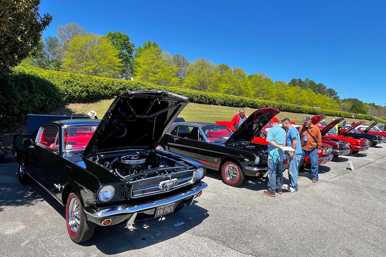 Photo 19 - ford mustang capot ouvert - 60 ans de la Ford Mustang : la ...