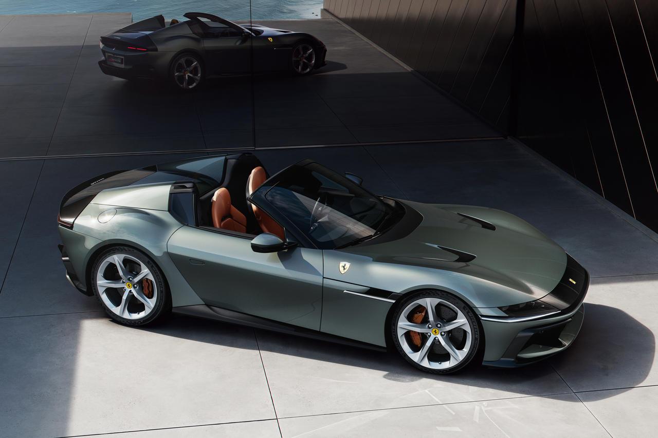 Photo 5 - La Ferrari 12Cilindri Spider est dotée d'un toit rigide qui ...