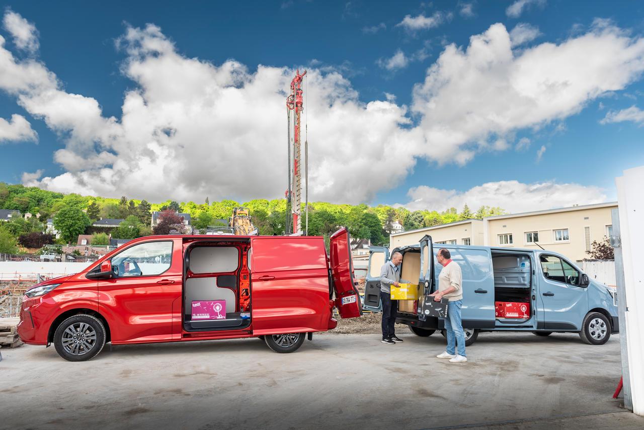 Essai comparatif. Le Ford Transit Custom 2024 défie le Renault Trafic