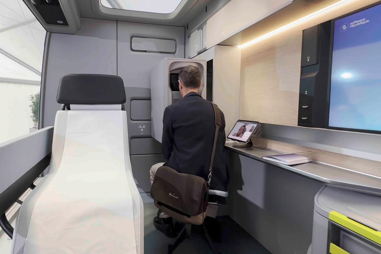 Photo 16 - Un test de vision est possible grâce à la présence d'une ...