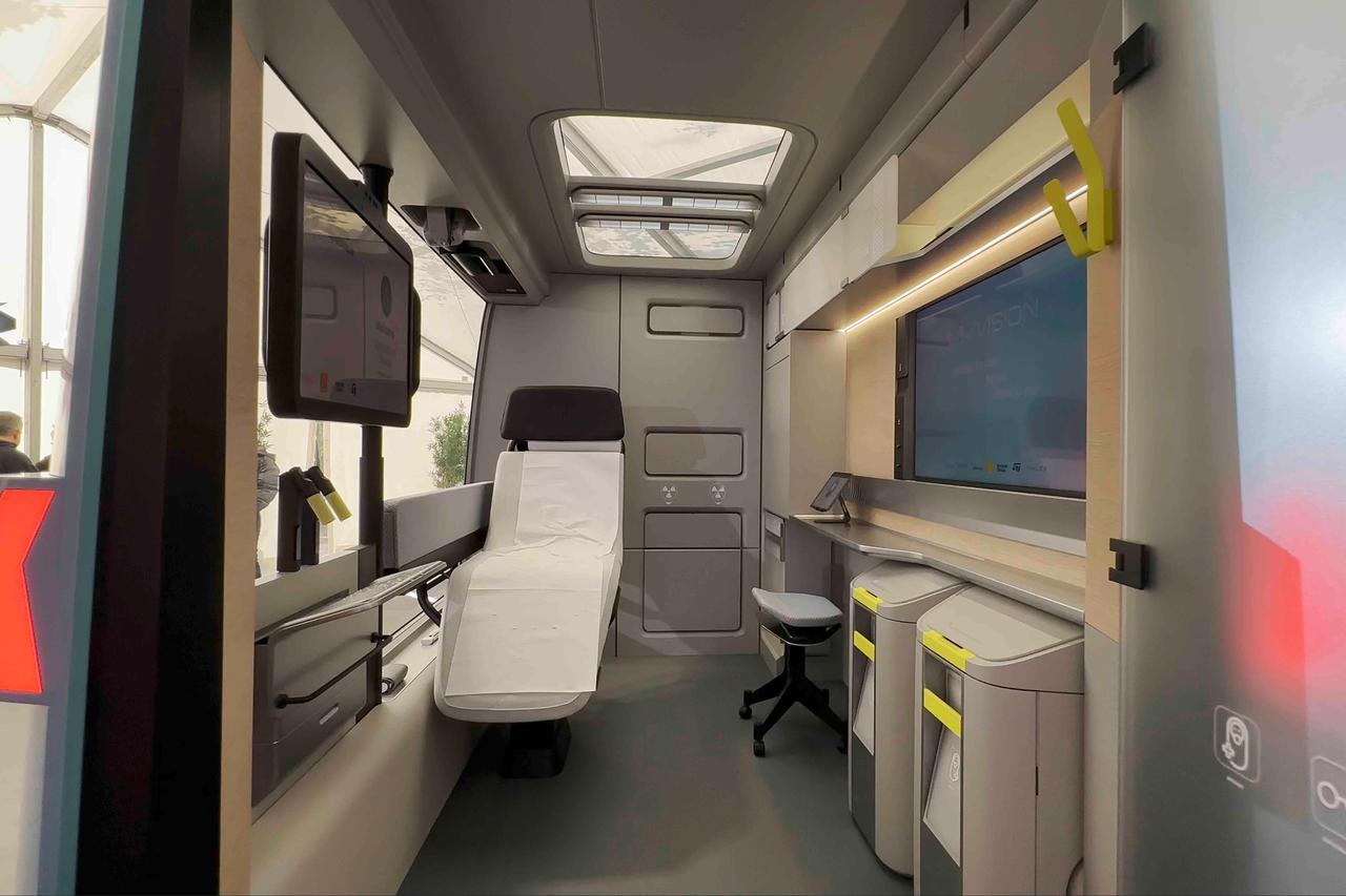 Photo 13 - Le cabinet médical modulaire est lumineux. - Renault ...