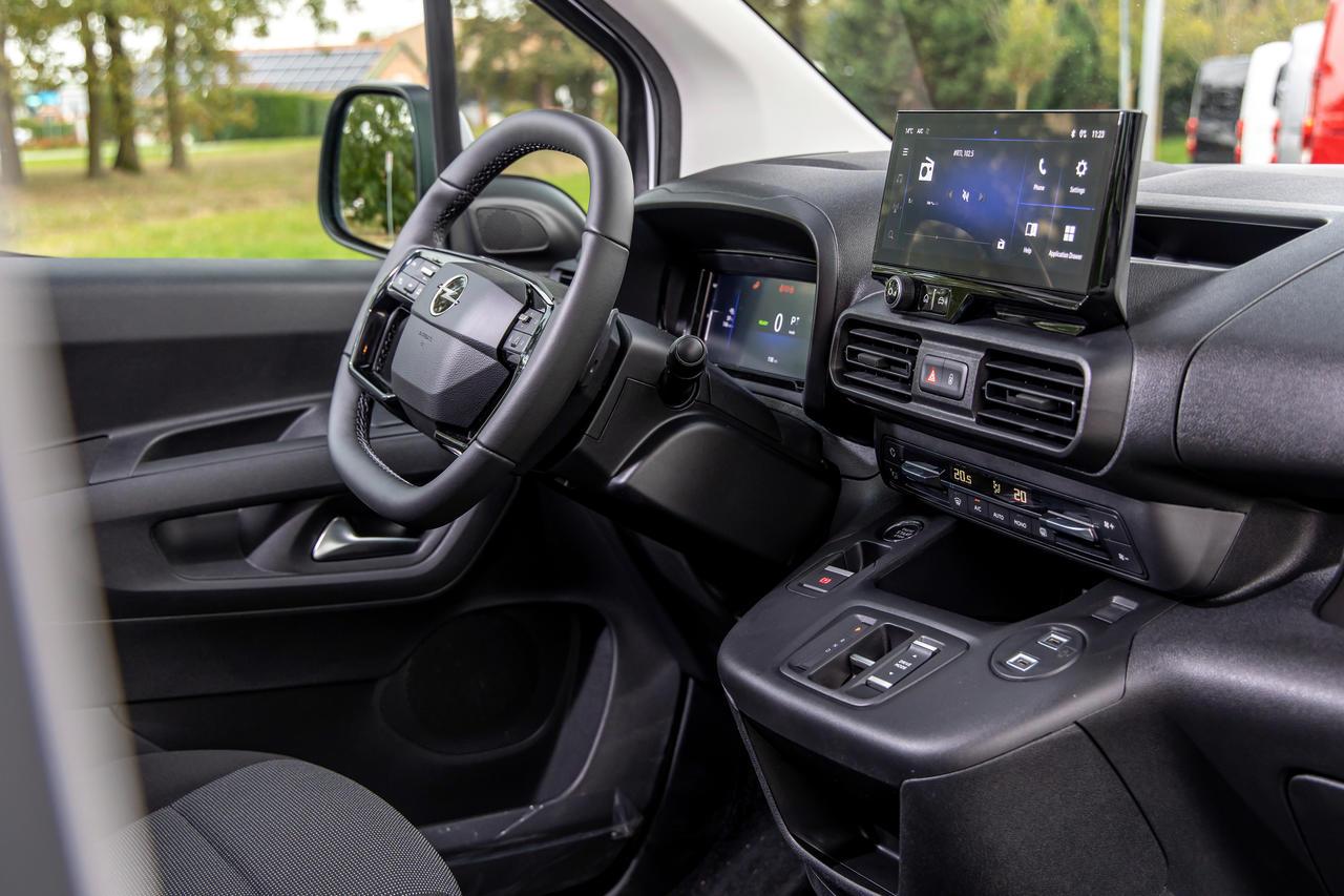 Photo 5 - Le Pack Premium Connect propose un combiné d’instrumentation ...