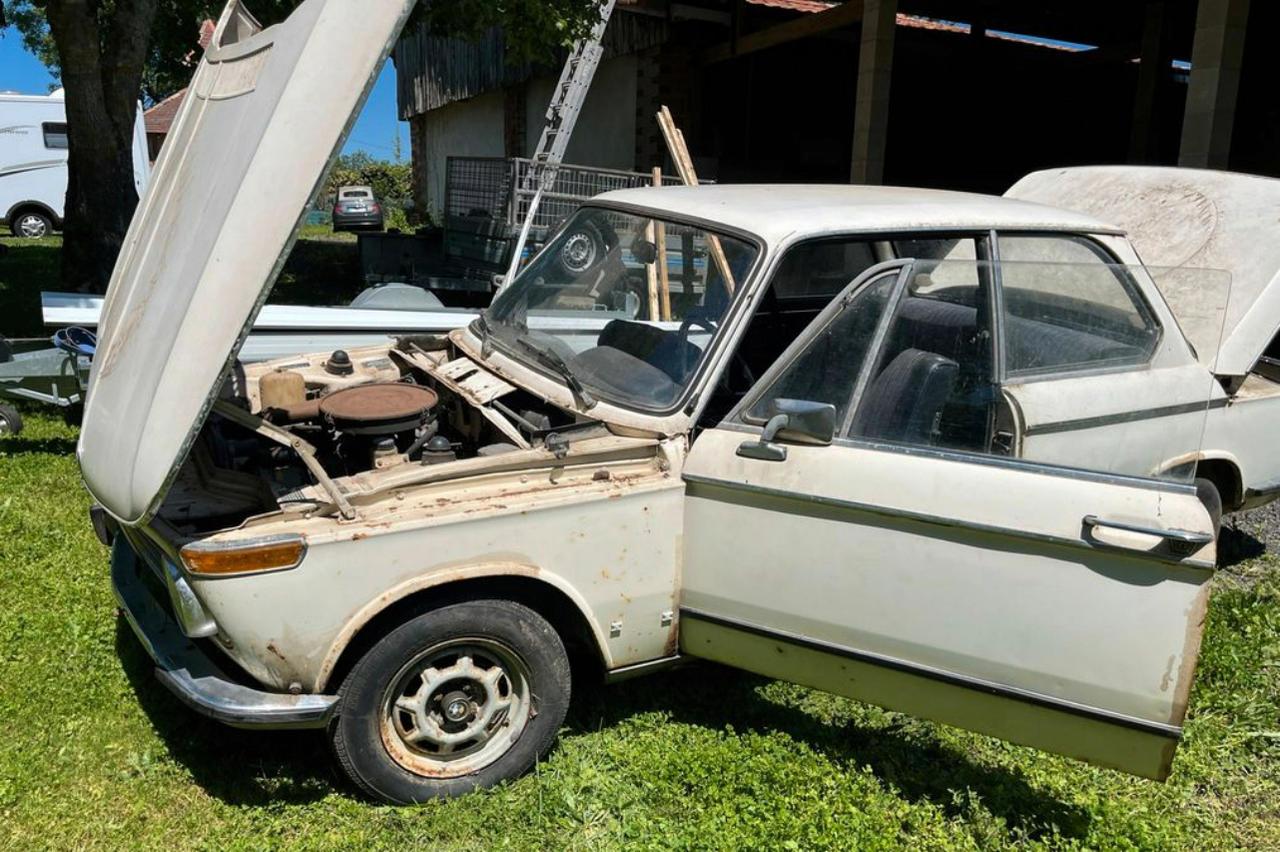 Photo 2 - Cette BMW 2002 (E10) phase 1 à restaurer, date de 1973. Son propriétaire en demande 7 ...