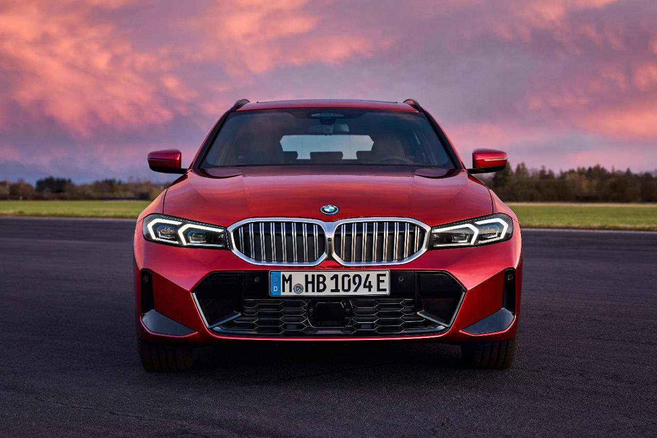 Photo 9 - La version hybride rechargeable 330e développe toujours 292 ...