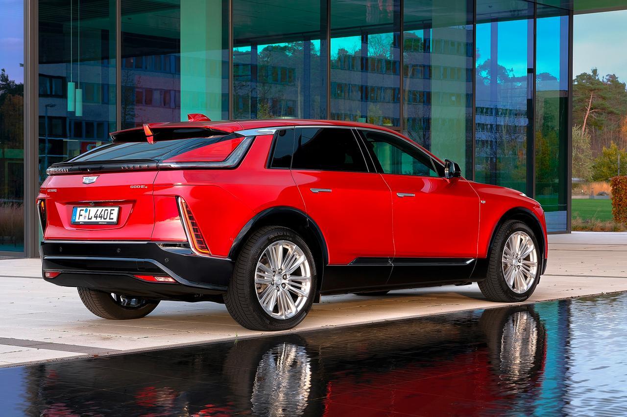 Photo 2 - cadillac lyriq 2024 rouge arr - Cadillac choisit la vente ...