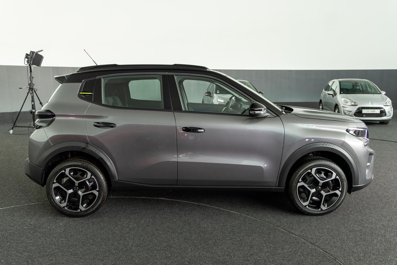 Photo 7 - La Citroën C3 est aussi longue et conserve son empattement ...