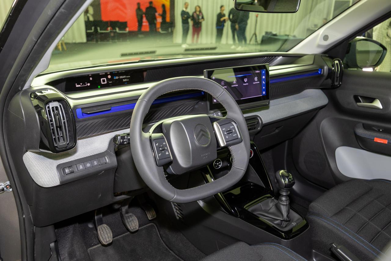 Photo 22 - Le volant de la nouvelle C3 ne profite que de deux branches ...